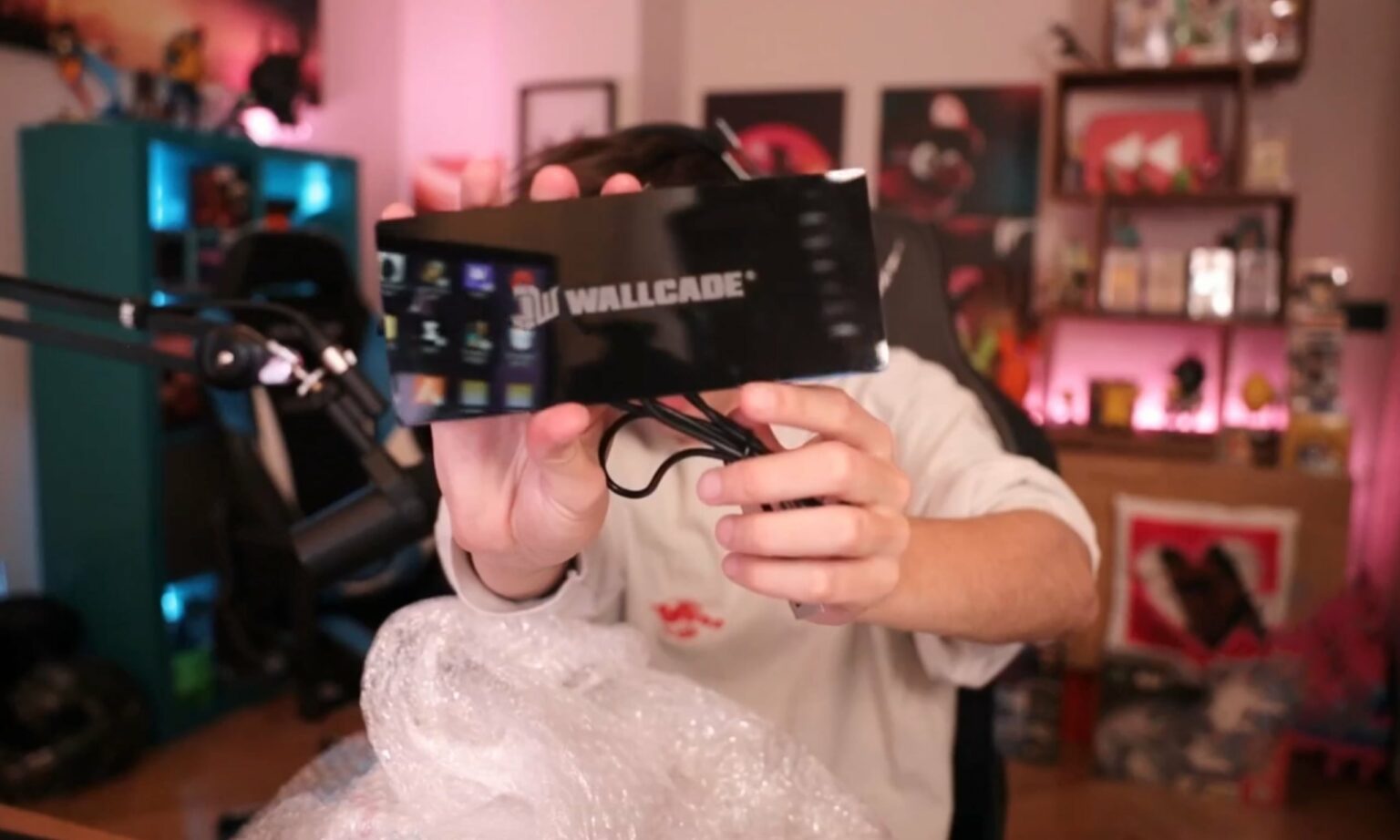 Nuestras cajas en el directo de Twitch de el Rubius - WALLCADE